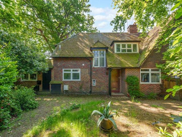 2 bedroom maisonette for sale