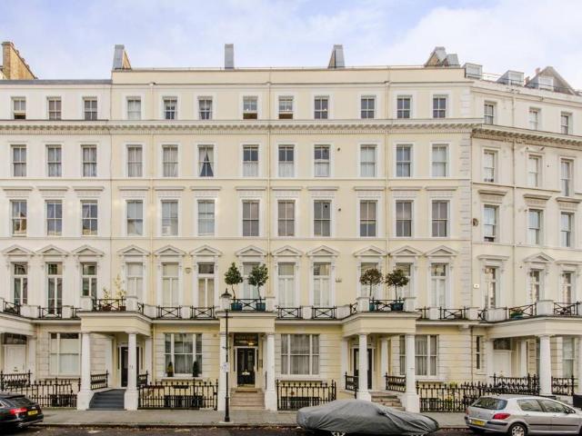2 bedroom maisonette for sale