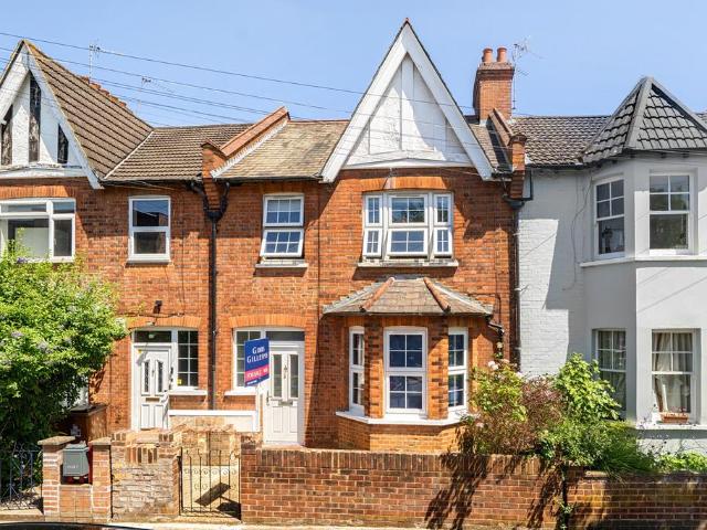 2 bedroom maisonette for sale