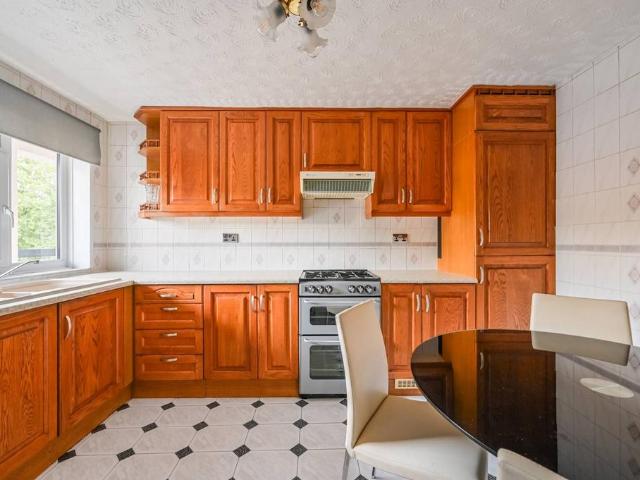 2 bedroom maisonette for sale