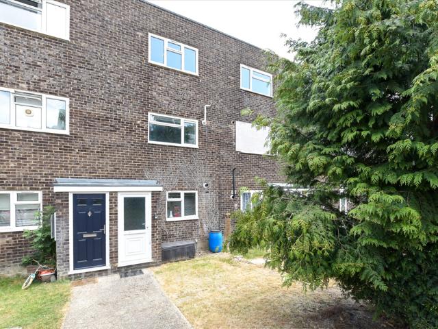 2 bedroom maisonette for sale