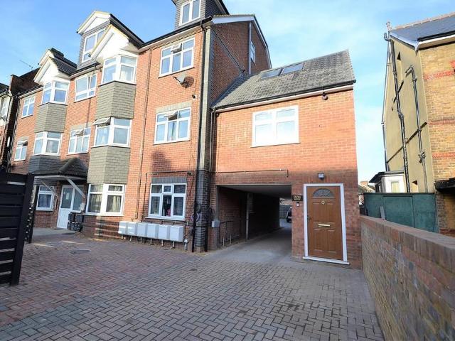 2 bedroom maisonette for sale