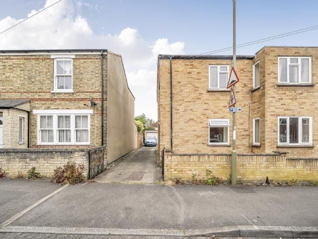 2 bedroom maisonette for sale