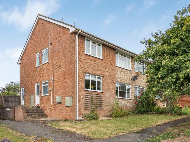 2 bedroom maisonette for sale
