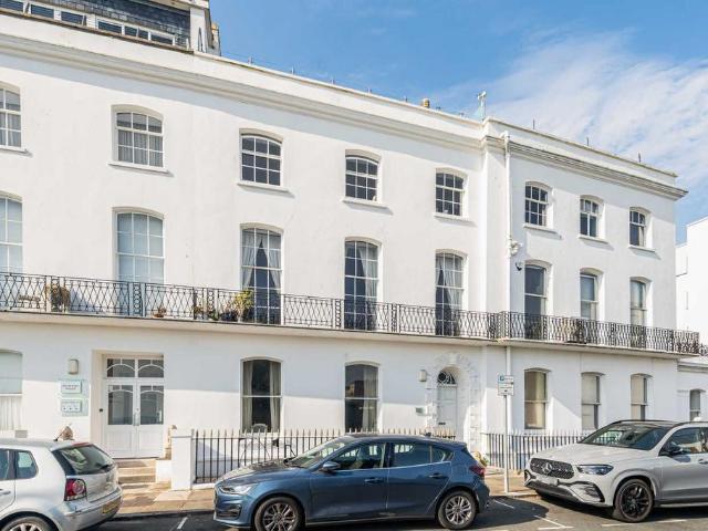 2 bedroom maisonette for sale