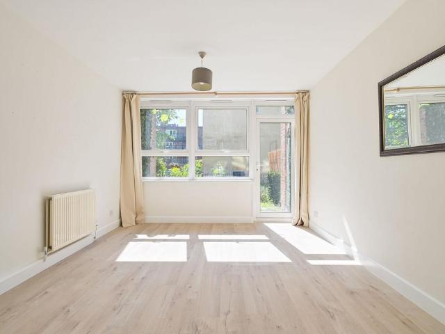2 bedroom maisonette for sale