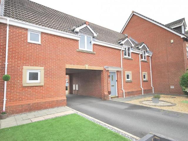 2 bedroom maisonette for sale