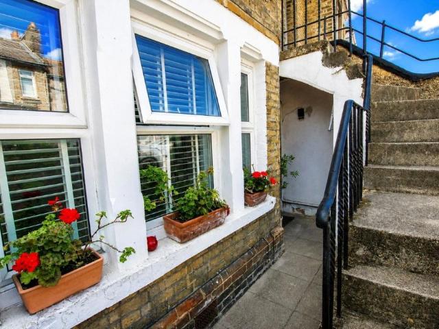 2 bedroom maisonette for sale