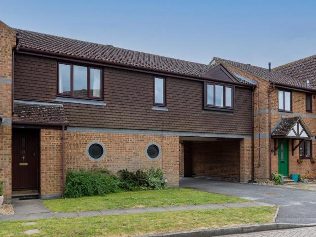 2 bedroom maisonette for sale