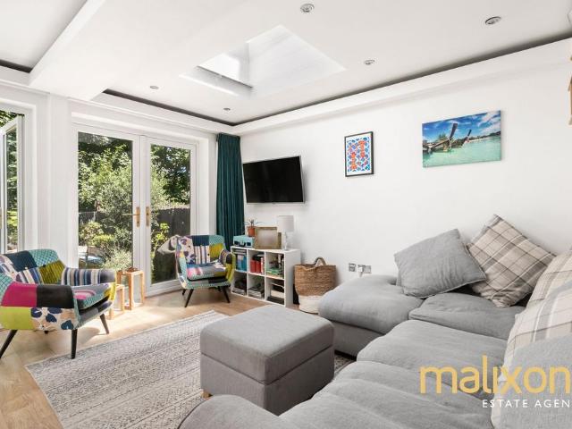 2 bedroom maisonette for sale