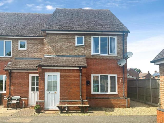 2 bedroom maisonette for sale