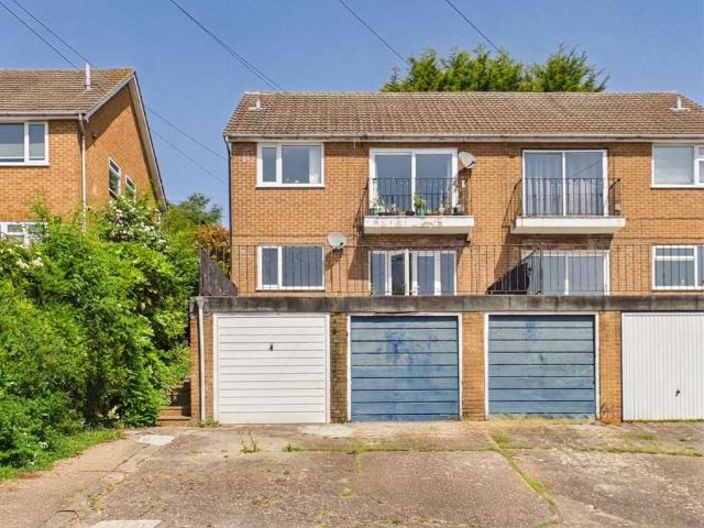 2 bedroom maisonette for sale