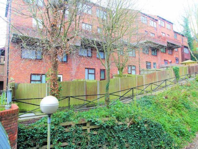 2 bedroom maisonette for sale