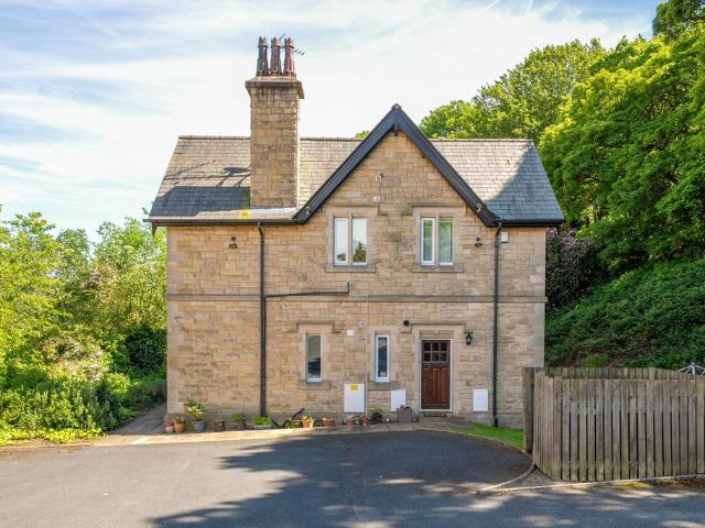 2 bedroom maisonette for sale