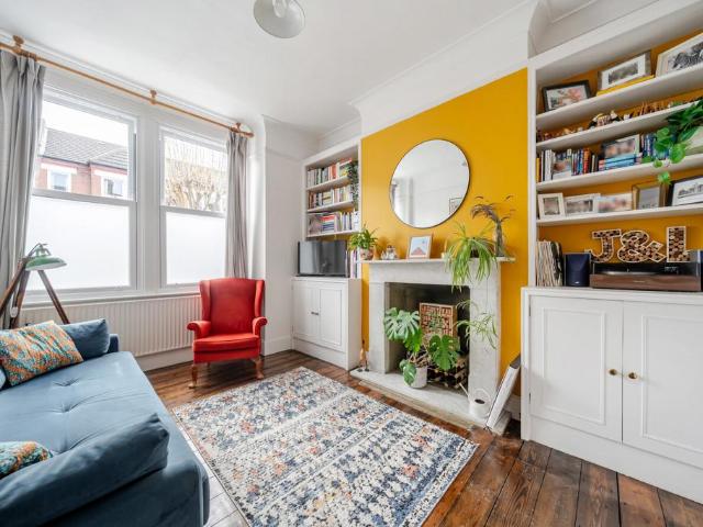 2 bedroom maisonette for sale