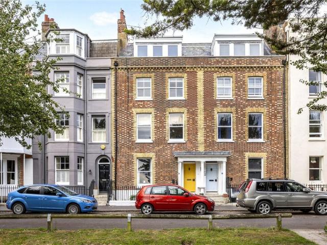 2 bedroom maisonette for sale