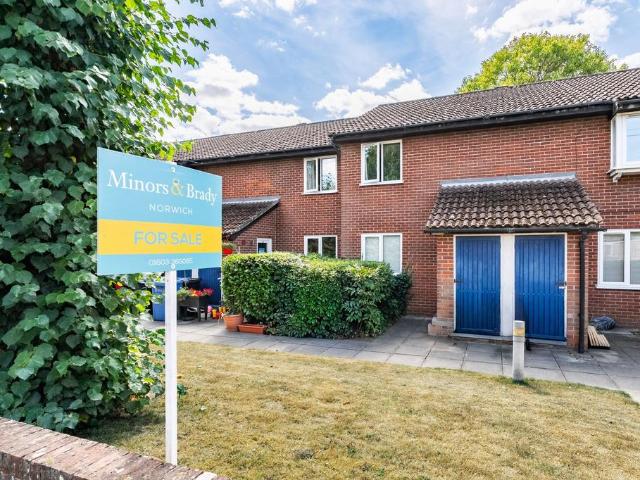 2 bedroom maisonette for sale