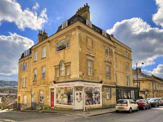 2 bedroom maisonette for sale