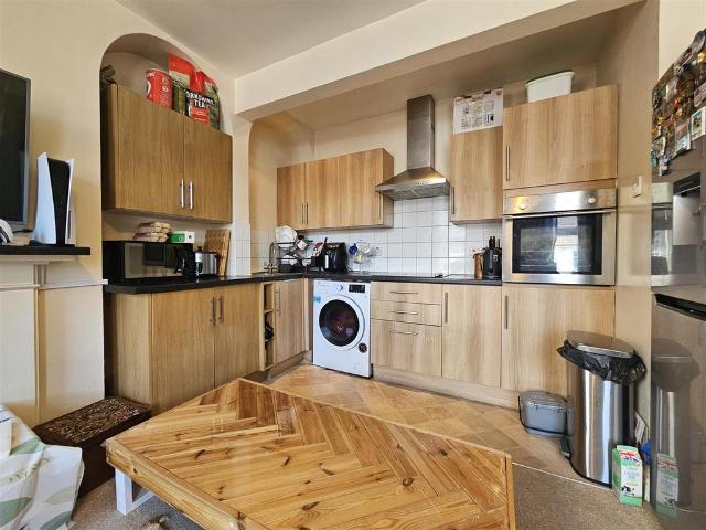 2 bedroom maisonette for sale