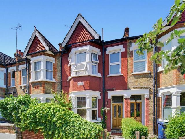 2 bedroom maisonette for sale