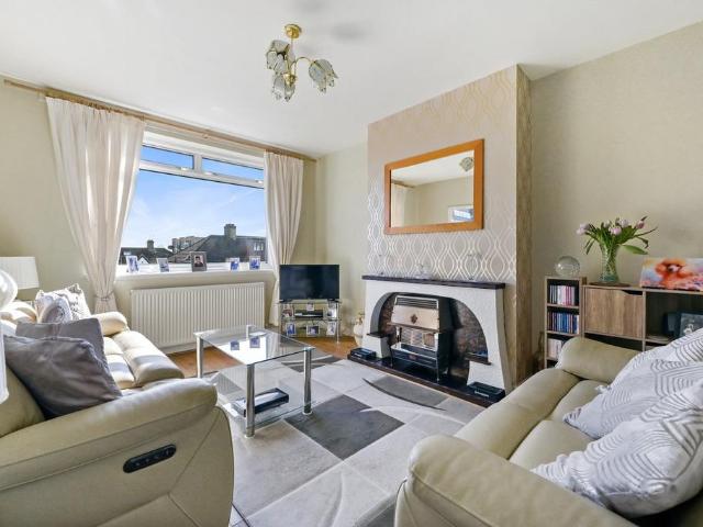 2 bedroom maisonette for sale