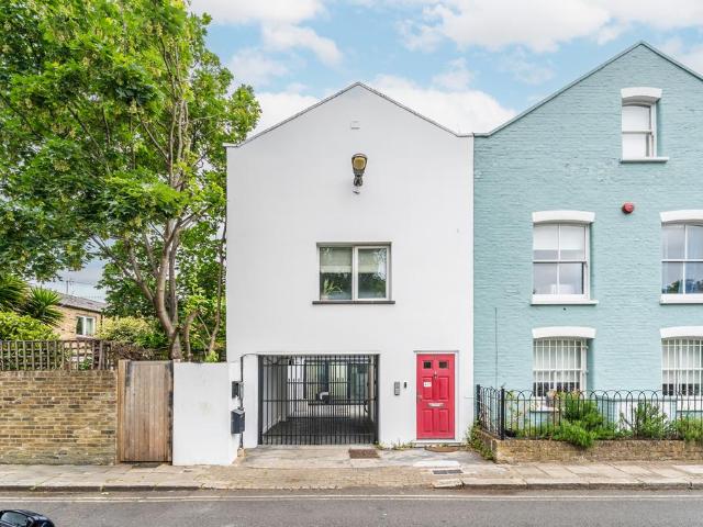 2 bedroom maisonette for sale