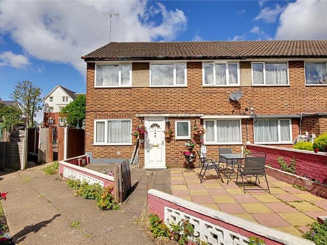 2 bedroom maisonette for sale