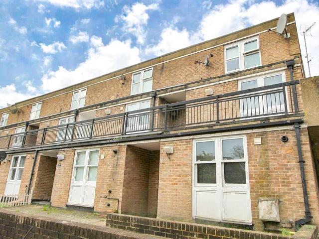 2 bedroom maisonette for sale