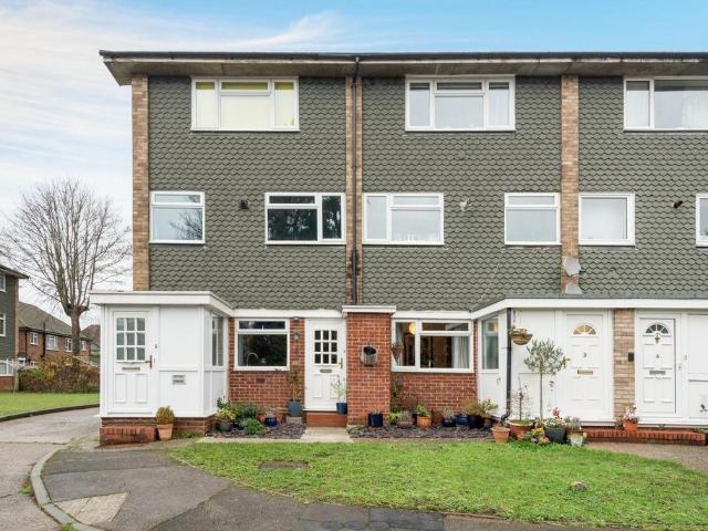 2 bedroom maisonette for sale