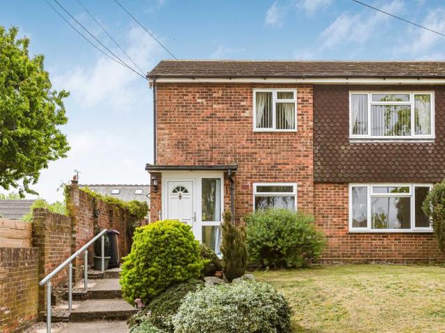 2 bedroom maisonette for sale
