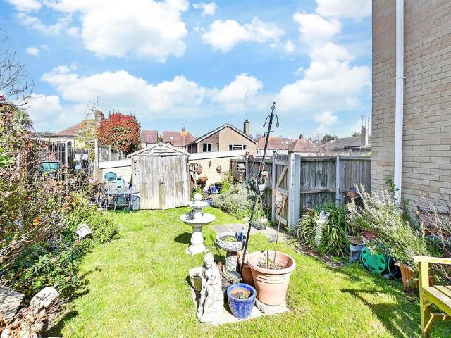 2 bedroom maisonette for sale