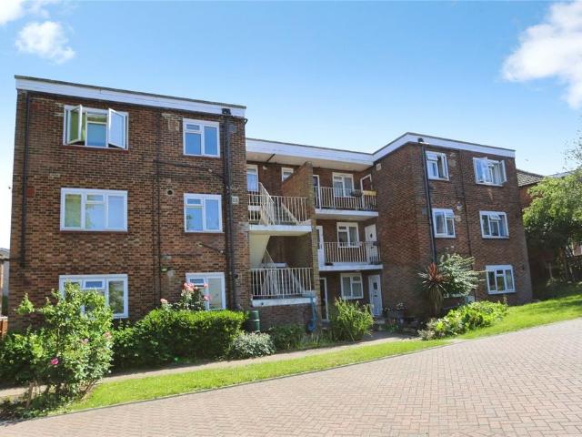 2 bedroom maisonette for sale