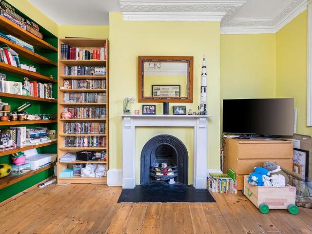 2 bedroom maisonette for sale