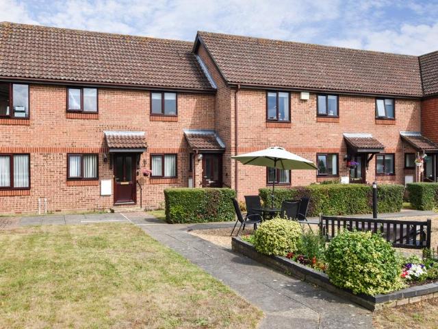 2 bedroom maisonette for sale