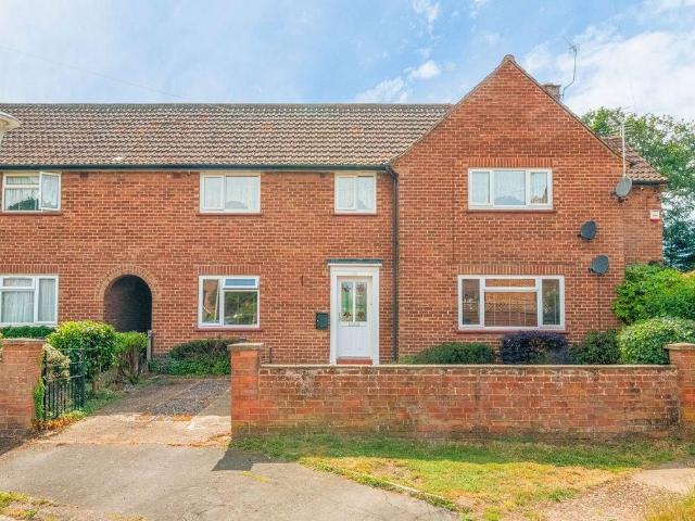 2 bedroom maisonette for sale