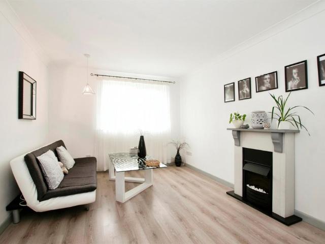 2 bedroom maisonette for sale