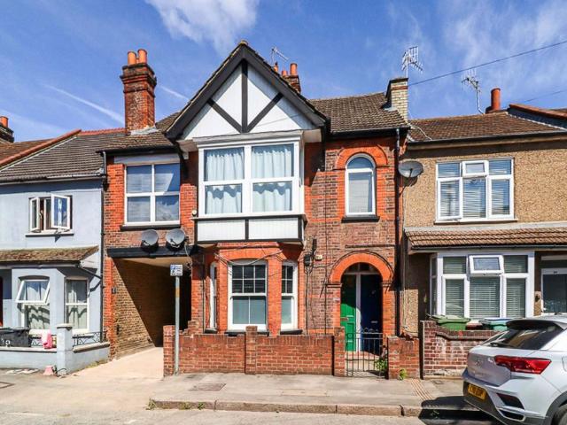 2 bedroom maisonette for sale