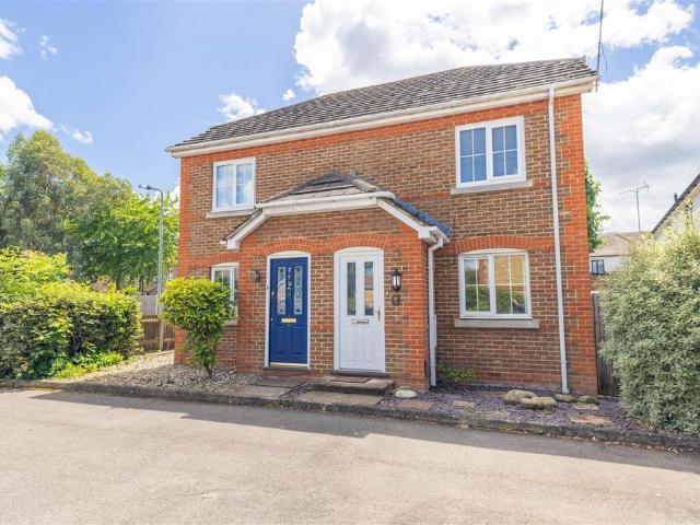 2 bedroom maisonette for sale