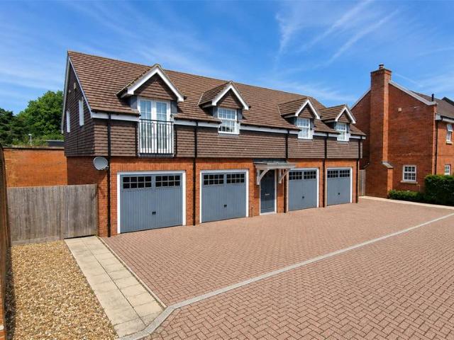 2 bedroom maisonette for sale