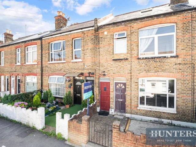 2 bedroom maisonette for sale