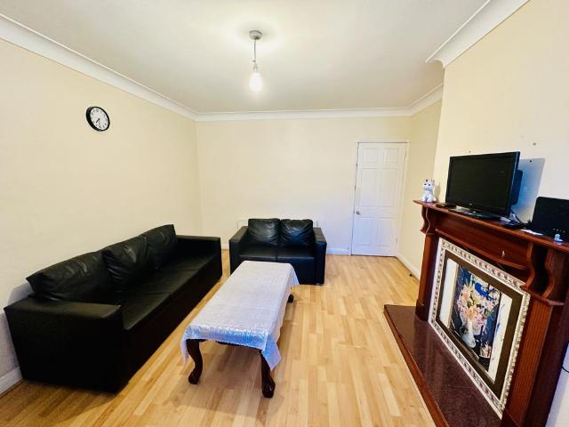 2 bedroom maisonette for sale