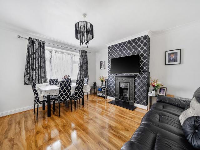2 bedroom maisonette for sale