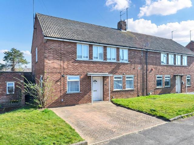 2 bedroom maisonette for sale