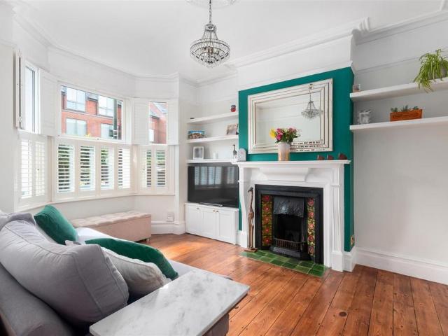 2 bedroom maisonette for sale