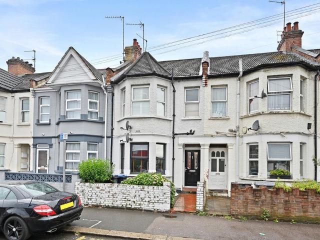2 bedroom maisonette for sale