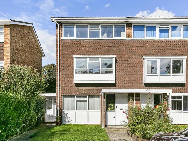 2 bedroom maisonette for sale