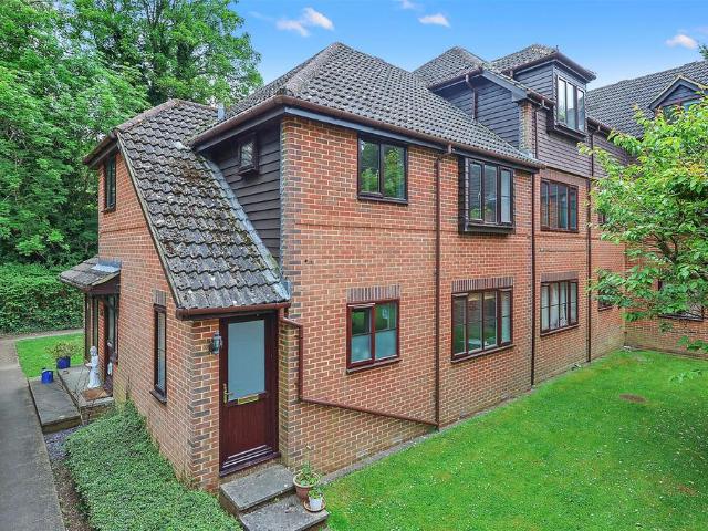 2 bedroom maisonette for sale