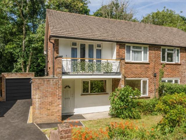 2 bedroom maisonette for sale