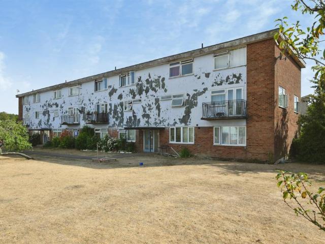 2 bedroom maisonette for sale