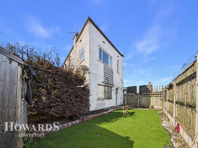 2 bedroom maisonette for sale